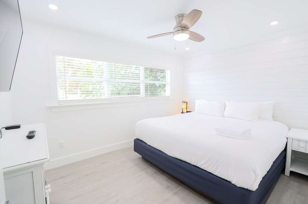 Siesta King - Pool Area – Sleeps 2 - Siesta Key Beach Resort and Suites