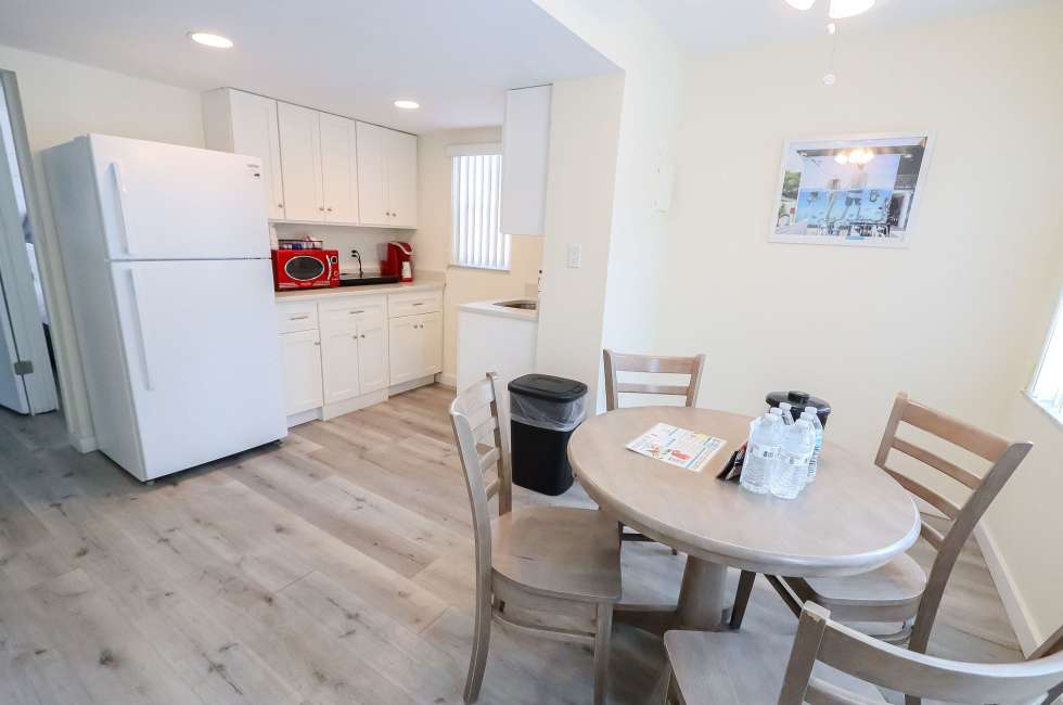 Standard Two Bedroom Suite– Sleeps 6 - Siesta Key Beach Resort and Suites